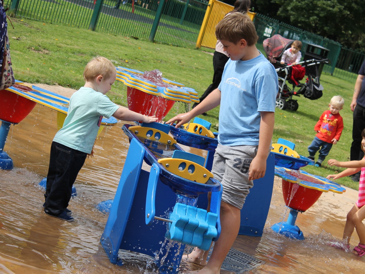 Crossley Park, Ripley - Ustigate Waterplay